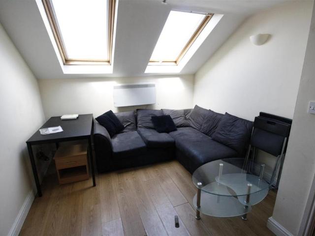 3 bedroom flat to rent