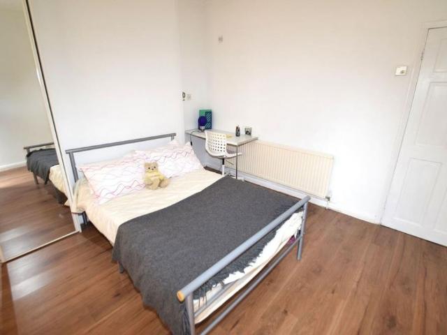 3 bedroom house share to rent