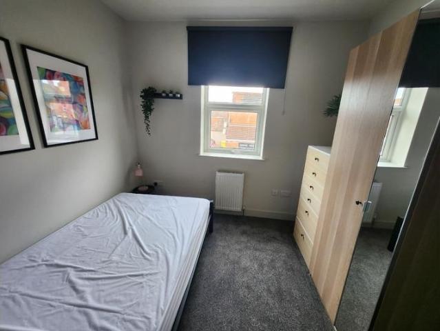 3 bedroom house share to rent