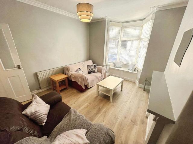 3 bedroom house share to rent
