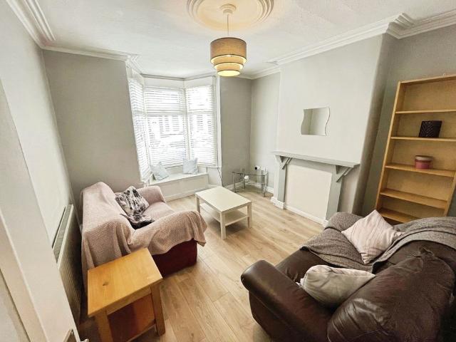 3 bedroom house share to rent