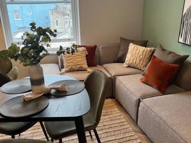 3 bedroom house share to rent