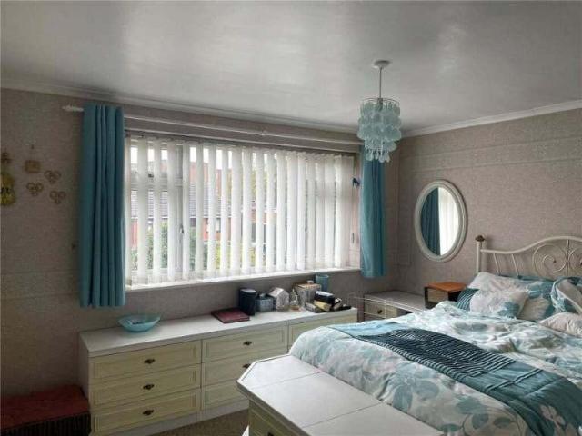 3 bedroom house share to rent