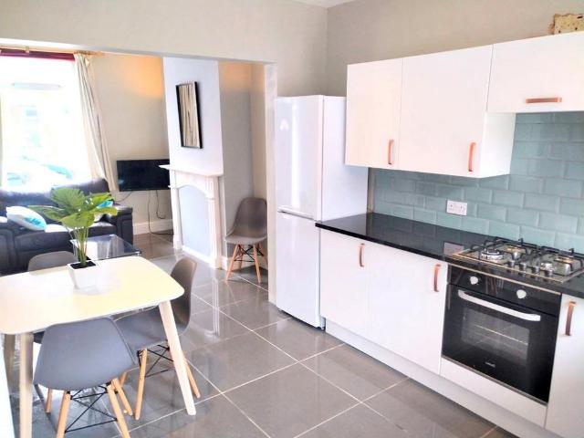 3 bedroom house share to rent