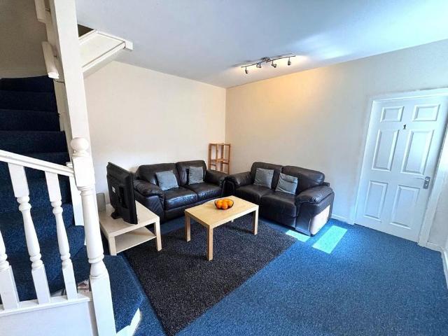 3 bedroom house share to rent
