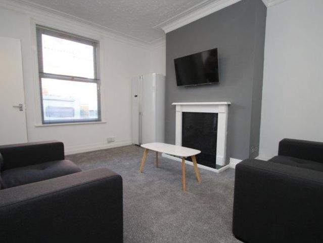 3 bedroom house share to rent