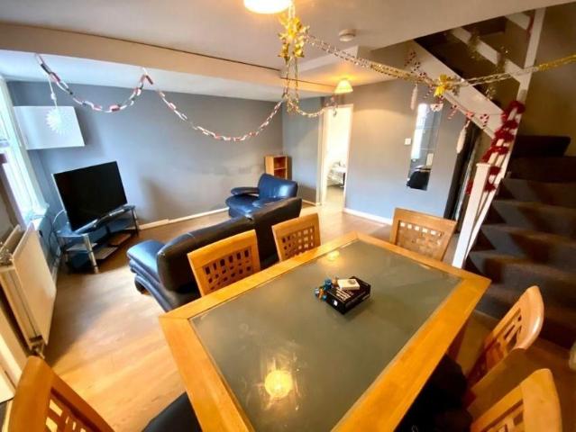 3 bedroom house share to rent