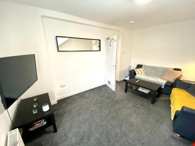 3 bedroom house share to rent