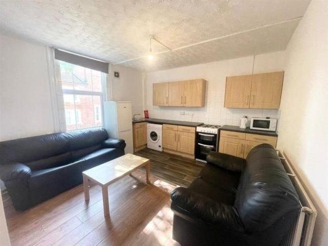 3 bedroom house share to rent