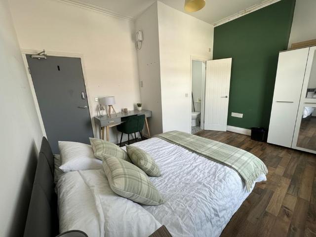 3 bedroom house share to rent