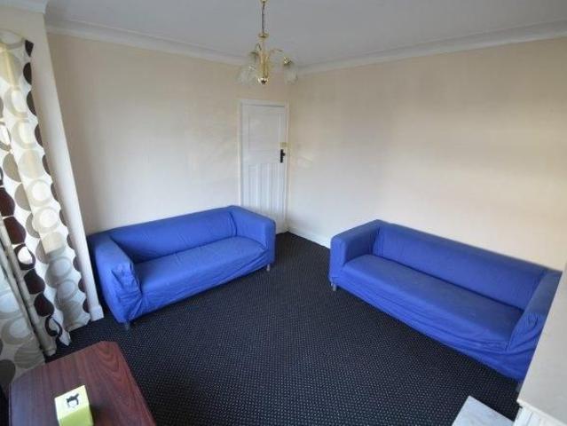 3 bedroom house share to rent