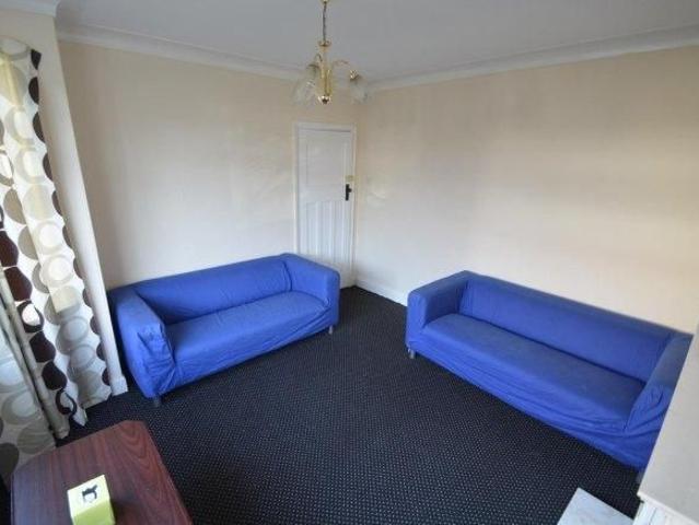 3 bedroom house share to rent