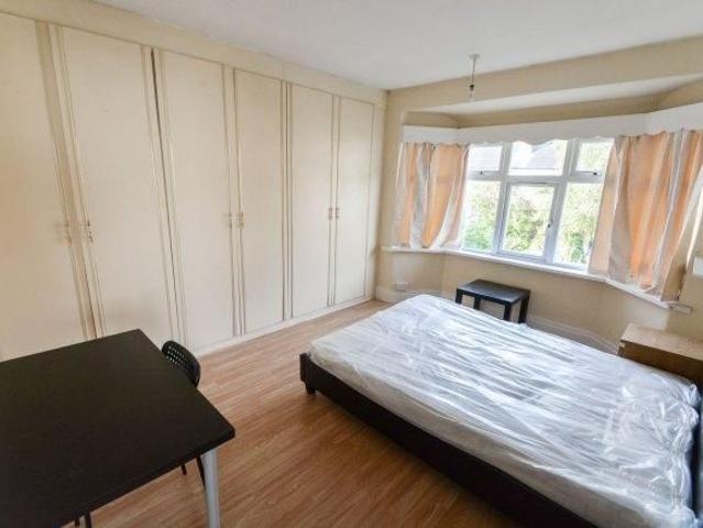 3 bedroom house share to rent