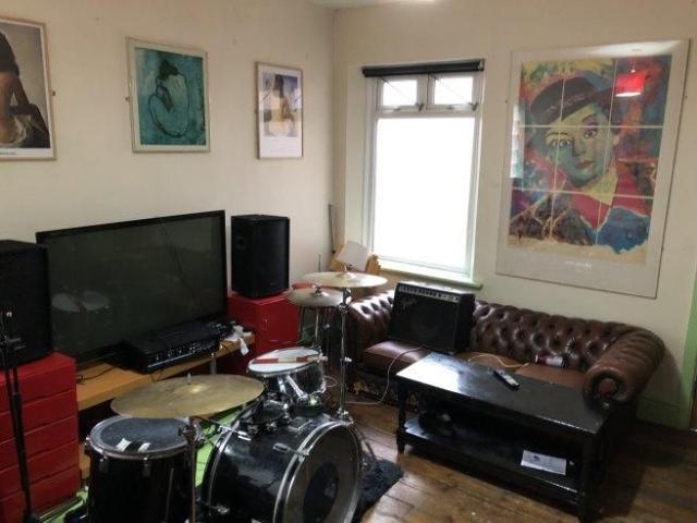 3 bedroom house share to rent