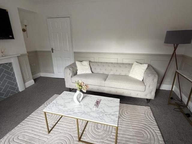 3 bedroom house share to rent