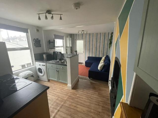 3 bedroom house share to rent