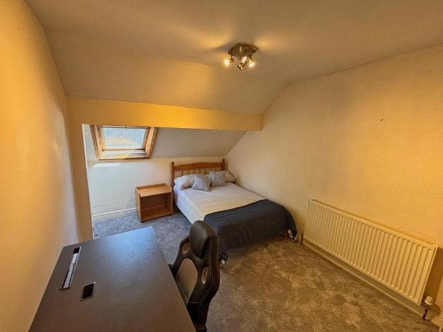 3 bedroom house share to rent