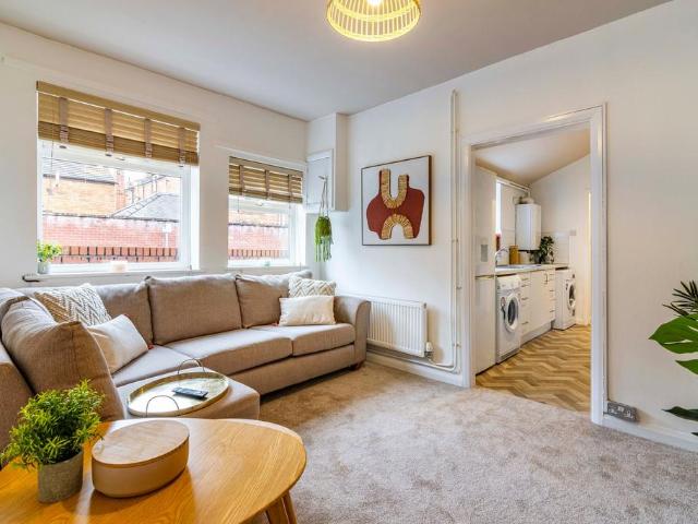 3 bedroom house share to rent