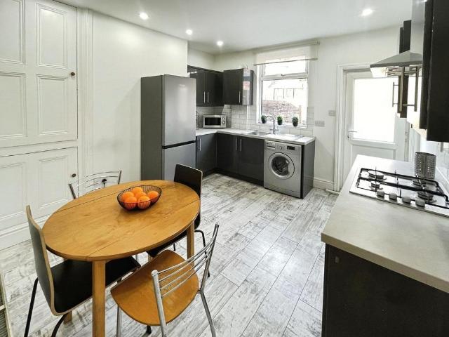 3 bedroom house share to rent