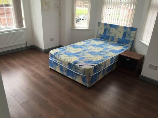 3 bedroom house share to rent