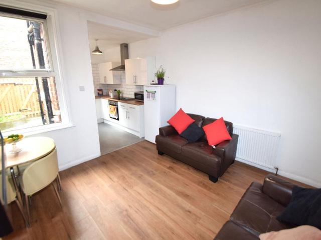 3 bedroom house share to rent
