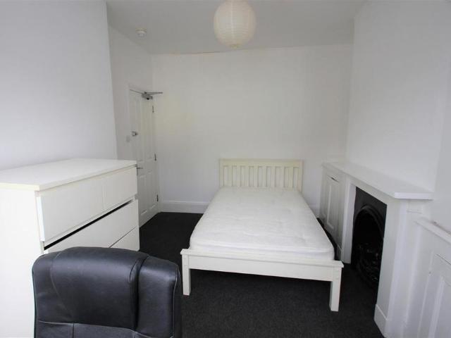 3 bedroom house share to rent