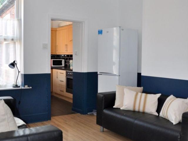 3 bedroom house share to rent