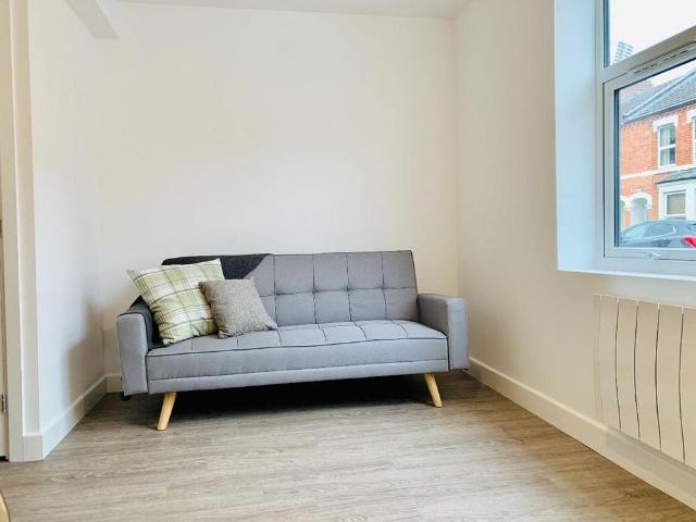 3 bedroom house share to rent