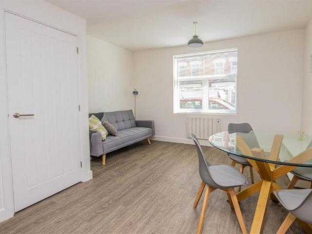 3 bedroom house share to rent