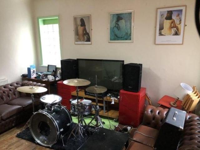 3 bedroom house share to rent