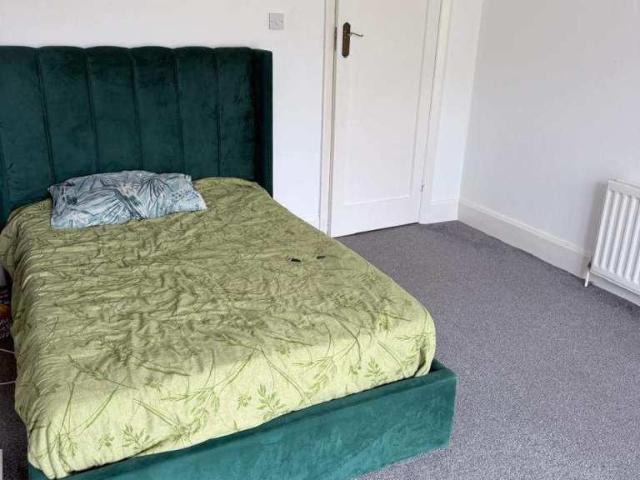 3 bedroom house share to rent