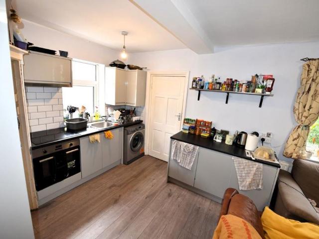 3 bedroom house share to rent