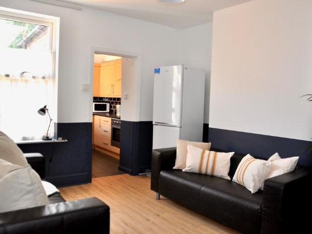 3 bedroom house share to rent