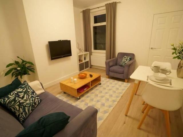3 bedroom house share to rent