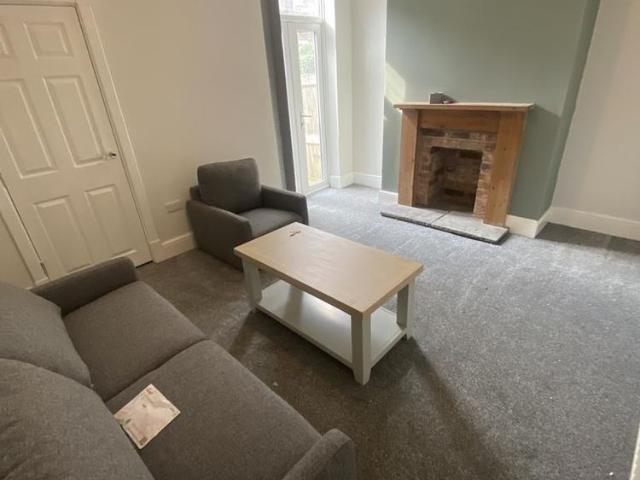 3 bedroom house share to rent