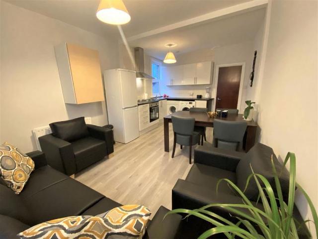 3 bedroom house share to rent