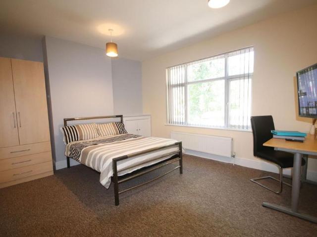 3 bedroom house share to rent
