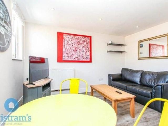 3 bedroom house share to rent
