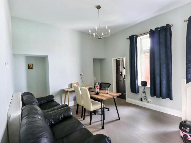 3 bedroom house share to rent