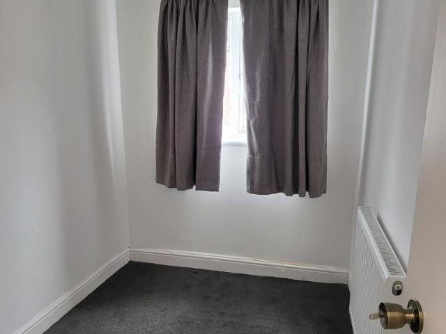 3 bedroom house share to rent