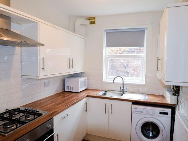 3 bedroom house share to rent