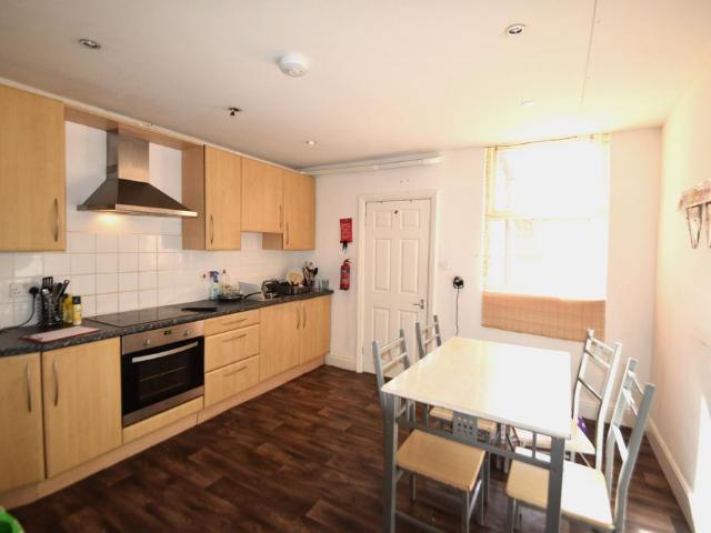 3 bedroom house share to rent