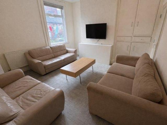 3 bedroom house share to rent