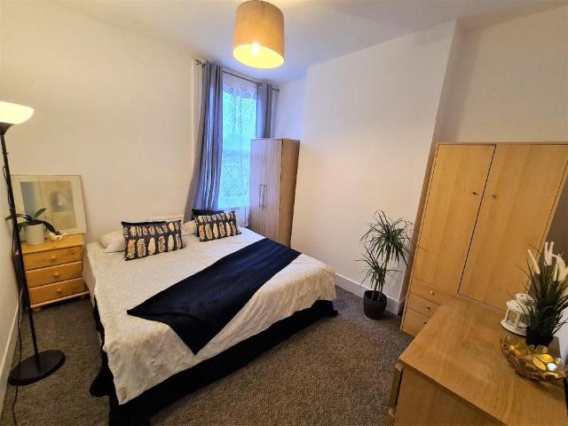 3 bedroom house share to rent