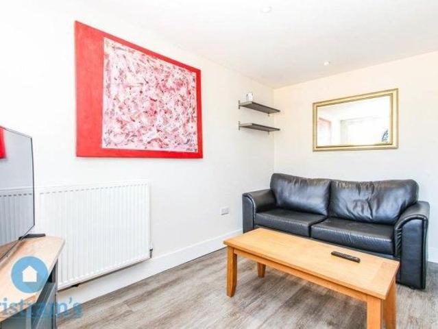 3 bedroom house share to rent