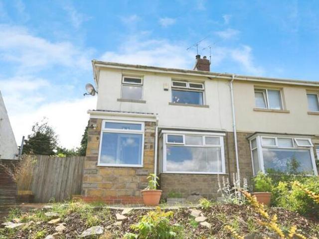 3 Bedroom House Sheffield Barnsley LS99774103