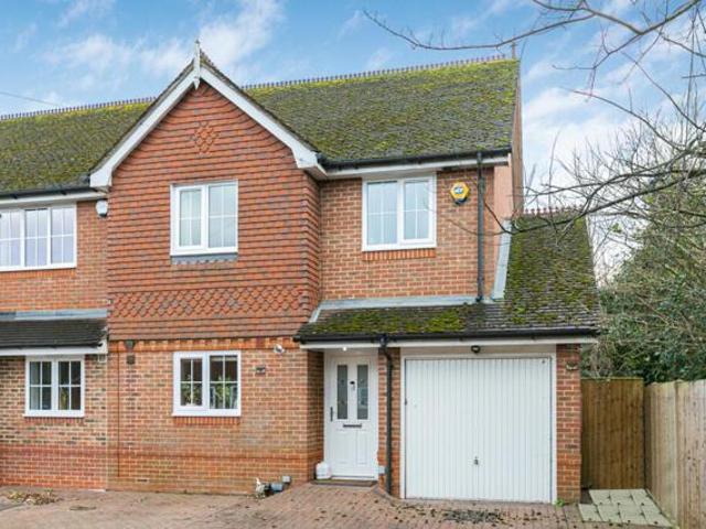 3 Bedroom House Shepperton Surrey LS100733525
