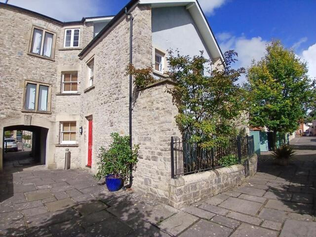 3 Bedroom House Shepton Mallet Somerset 99571755