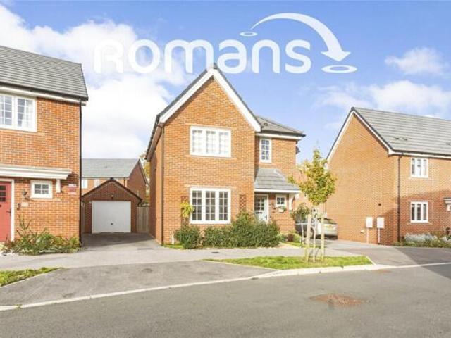 3 Bedroom House Shinfield Berkshire LS100579012