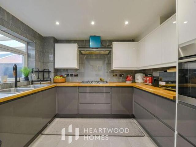 3 Bedroom House St. Albans Hertfordshire LS101231785